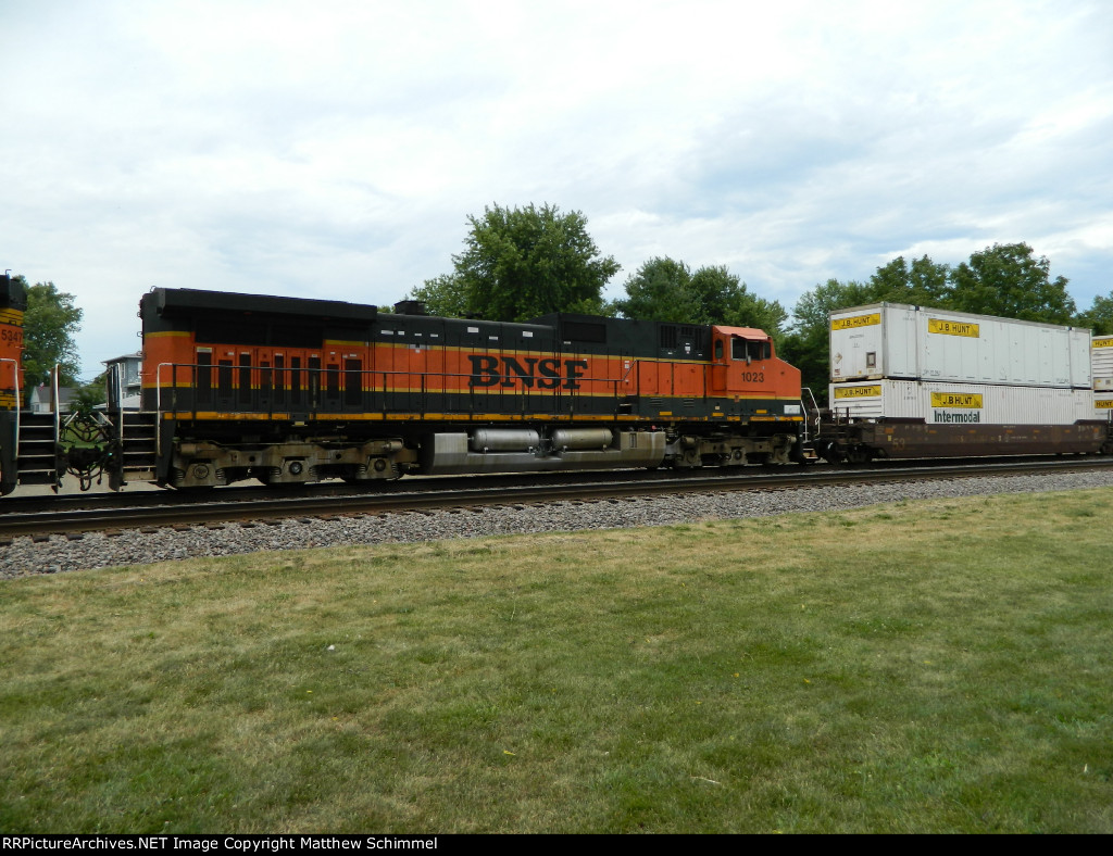 BNSF 1023